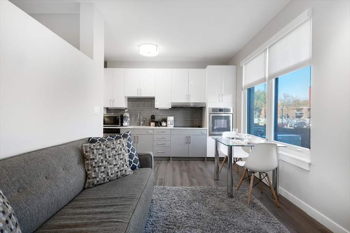 Chic Studiolux Near Piers Park & Harbor - Boston, MA