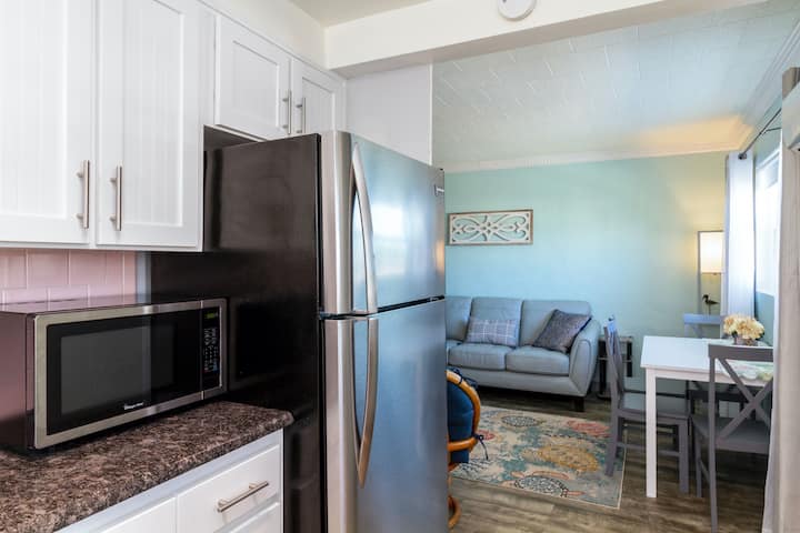 2-br Gulf Getaway | Steps To Beach - Tt44 - Treasure Island, FL