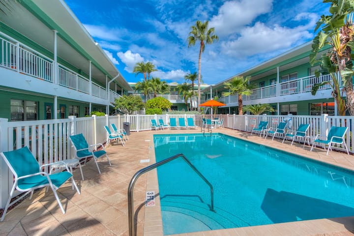 Steps To Sand: 2-bed Gulf Getaway + Heated Pool - Treasure Island, FL