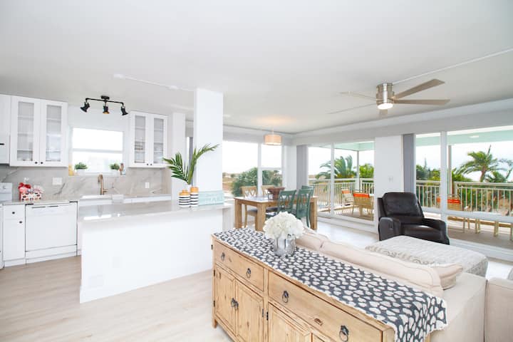 Bright Oceanfront Penthouse W/ Heated Pool! - Tt59 - Treasure Island, FL