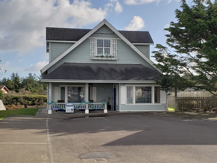 Beach Bungalow-right On Grand Canal - Ocean Shores, WA
