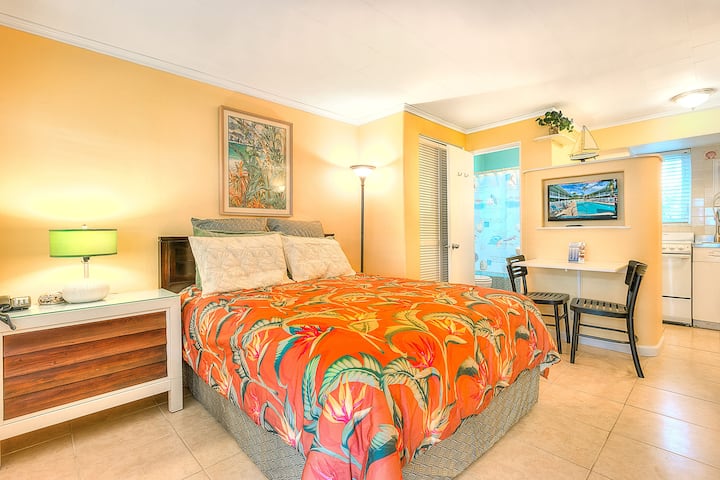 Cozy Beachfront Suite With Heated Pool - Tt3 - Treasure Island, FL
