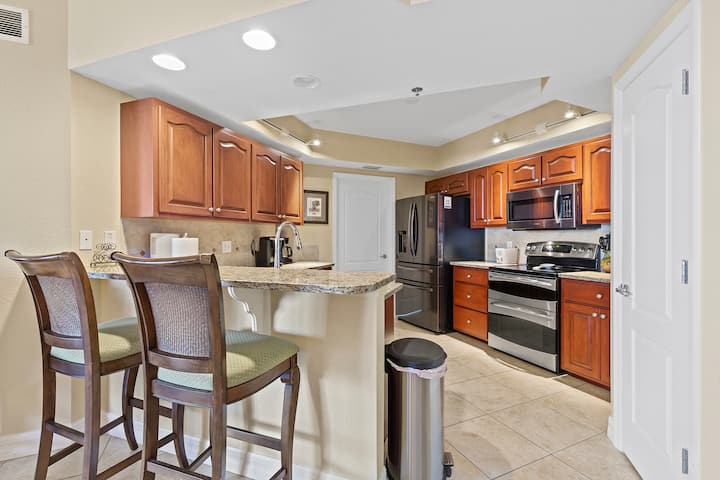 Spacious, Family-friendly Condo With Ocean View And Across From No-drive Shore - Edgewater, FL