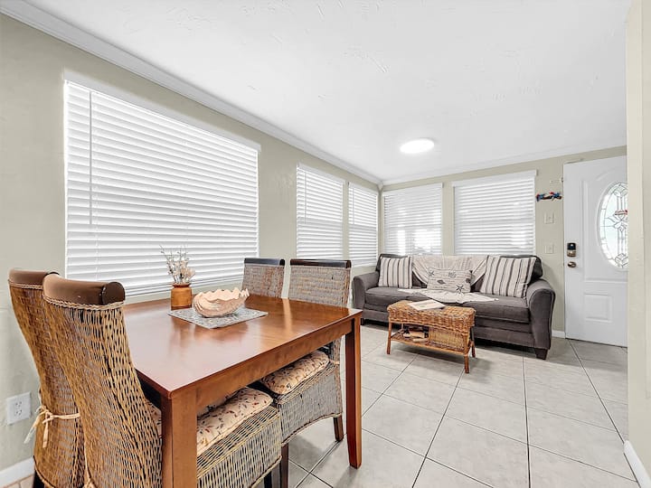 Large 2 Story Unit Steps 2 Beach/bridge St - Bradenton Beach