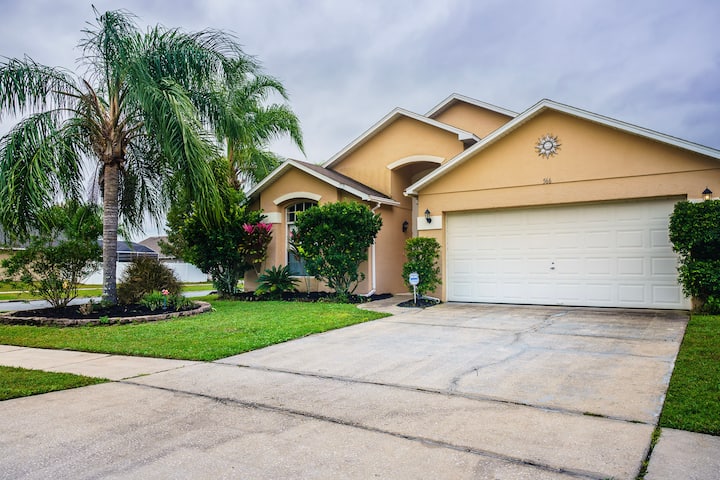 Spacious Home W/ Private Covered Pool & Game Room - Short Drive To Disney World - Kissimmee, FL