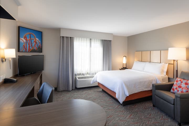 Experience Soothing Stay! 2 Relaxing Units, Pool - Anaheim, CA