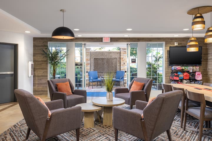 3 Home-like Units W/ Kitchen! Pool, Parking - Anaheim, CA
