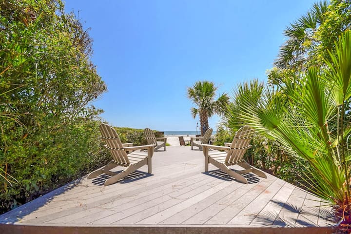 Oceanfront Luxury Home In Sea Pines | Private Beach Path, Pool & Hot Tub - Bluffton, SC