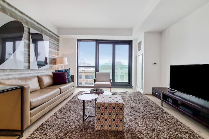 1 Bedroom With Floor-to-ceiling Windows In Fenway - Boston, MA