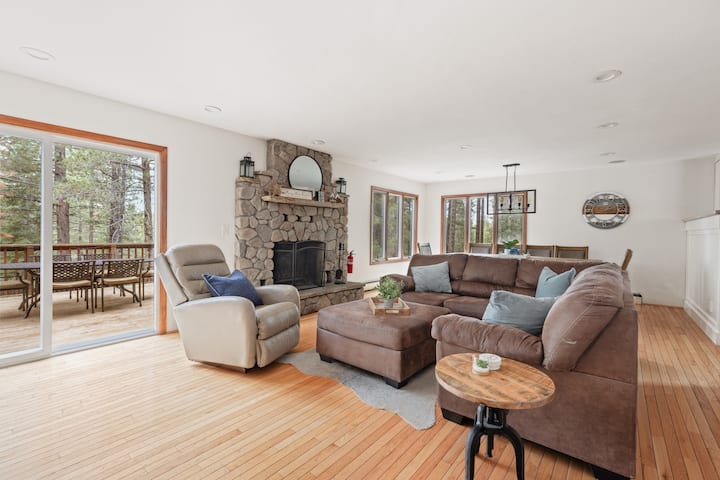 Tahoe Cabin W/ Sauna, Hot Tub & Game Room - South Lake Tahoe, CA