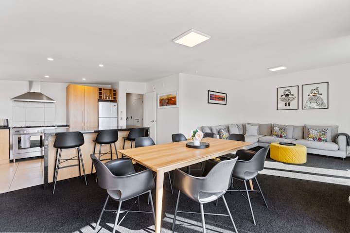 Mountain View Apartment - Wanaka