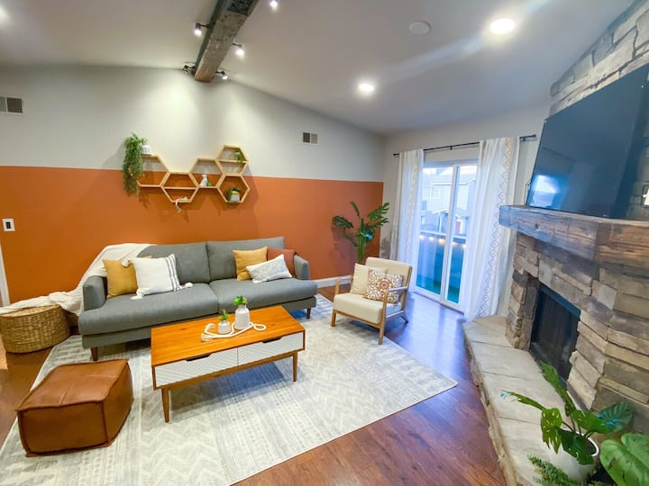 King Bed Condo On Rvrside | Great For Long Stays! - Tulsa, OK
