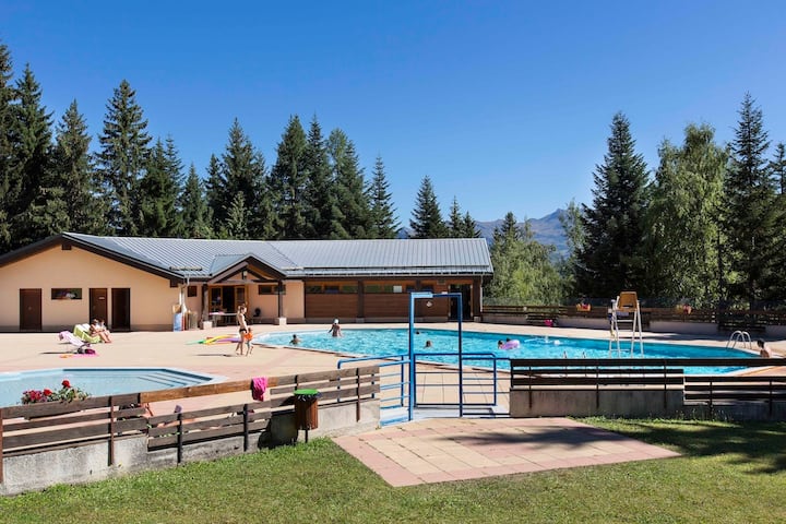 Sleeps 10! Mountain Escape In Valmorel | 2br Apt - 法國