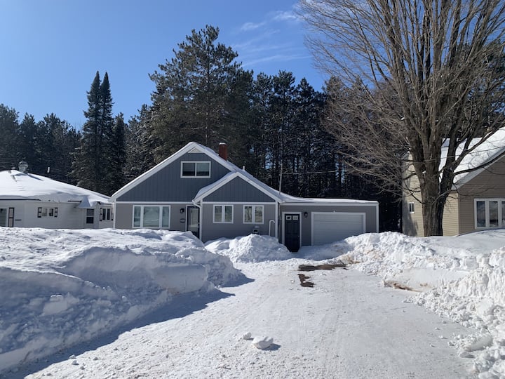 Lake Rd Abode-game Rm- Near Ski Trails & Lakes - Ironwood, MI