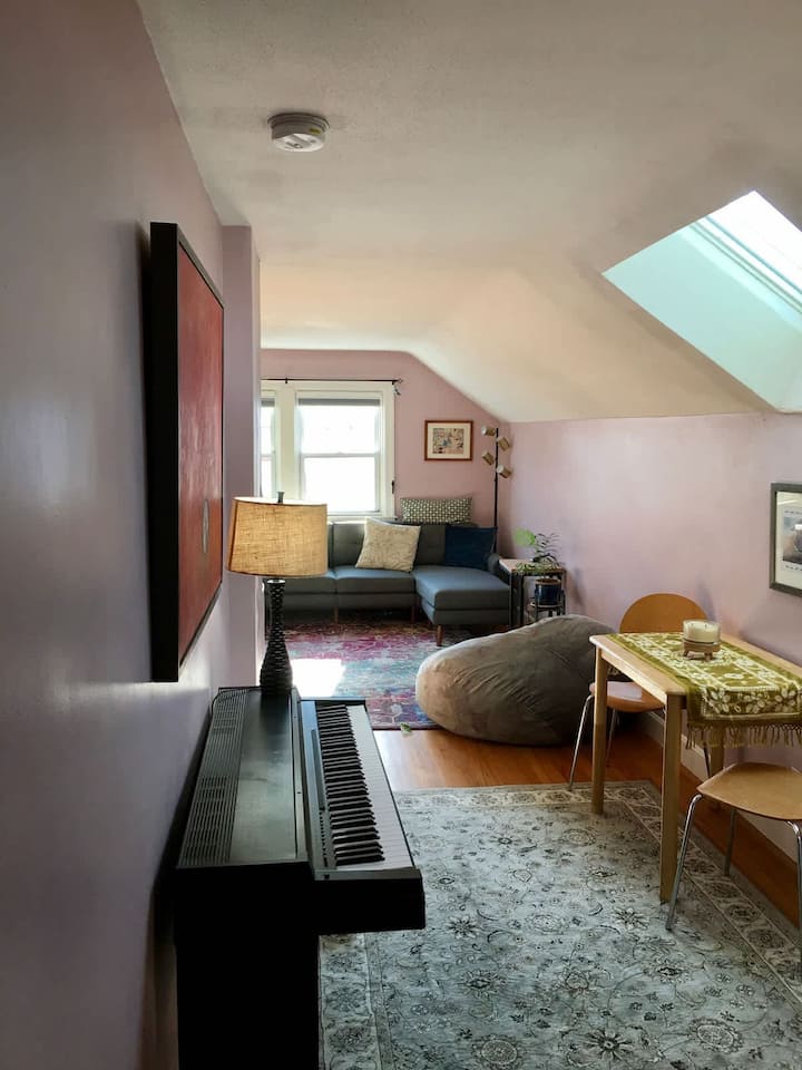 East Side Loft Style Apartment - Rhode Island