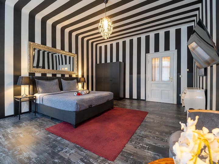 Bright 1br Apartment Near Naschmarkt · U4 Metro - Viena