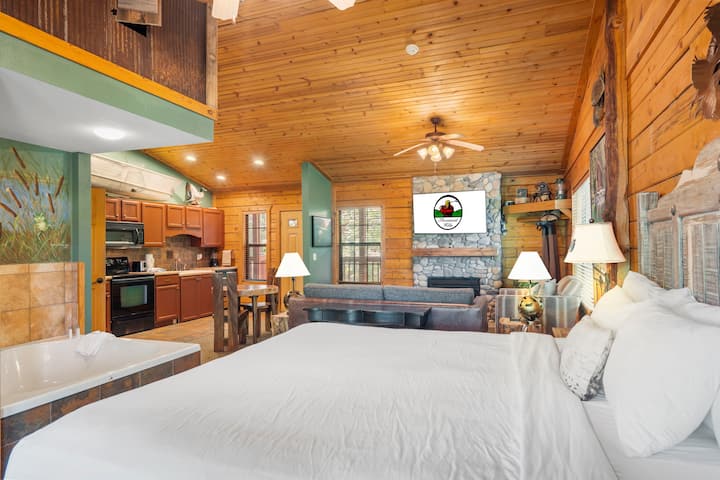 Lake Themed Cabin W/fireplace, Ticket-golf Deals - Branson, MO