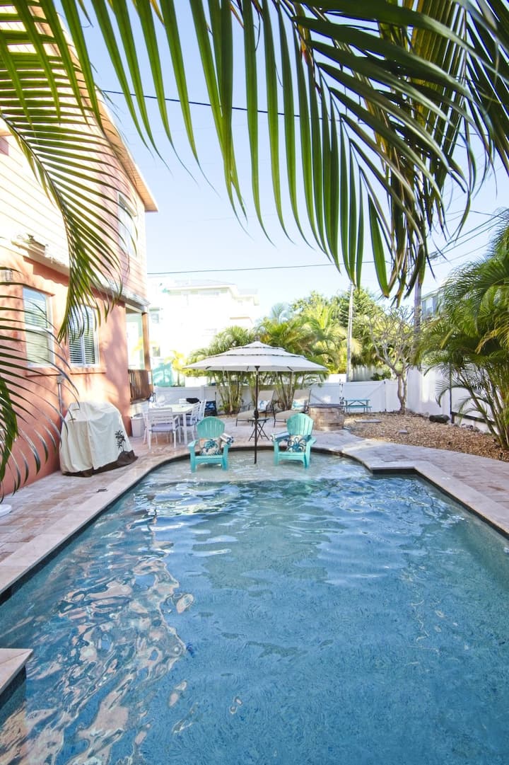 Dix-sea-land Delight: Close To Beach, Private Pool, Quiet Street - Bradenton Beach, FL