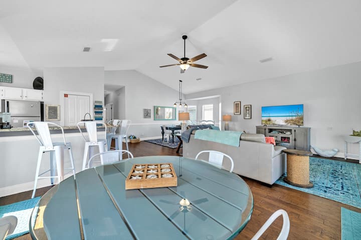 Desirable Crystal Beach 3 Blks To Beach, Comm Pool - Destin, FL
