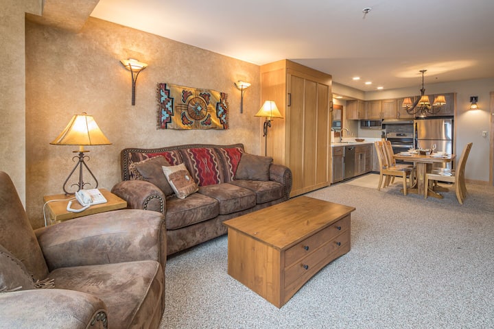 Ski In/out Condo W/fireplace & Shared Pool/hot Tub - Big Sky, MT