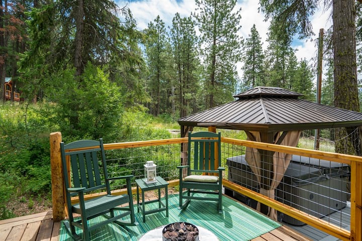 Feather And Pine - Darling Cabin In Serene Setting - Washington