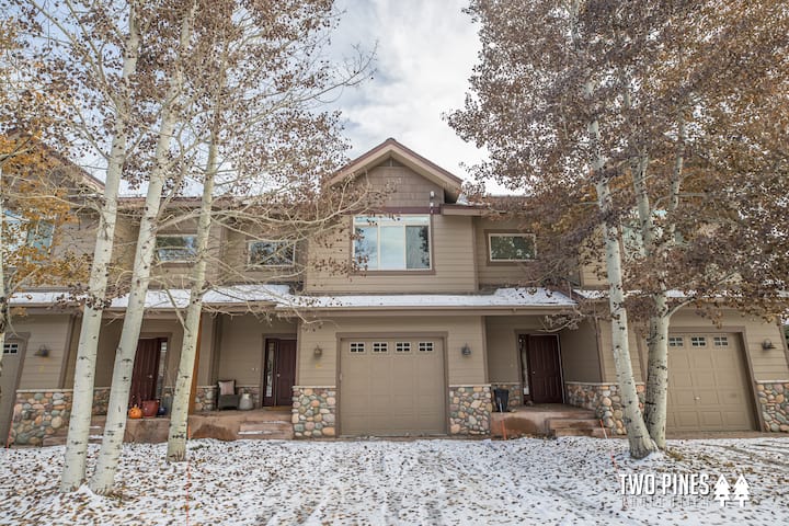 Cozy Town Center Townhome | 15 Min To Resort - Montana
