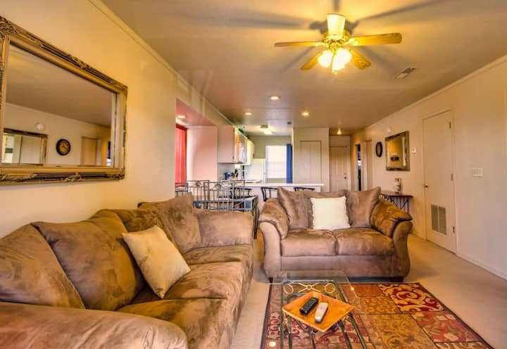 Top Floor Eagles Nest Condo With Pool And Hot Tub - Coney Island, MO