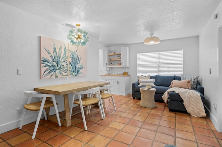 Blue Agave Villa By Beach Boutique Rentals - Anna Maria, FL
