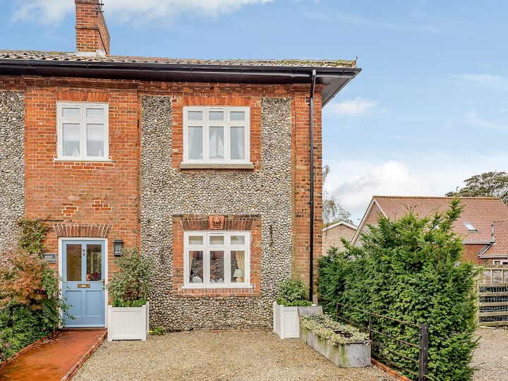 Hero Cottage - Holt