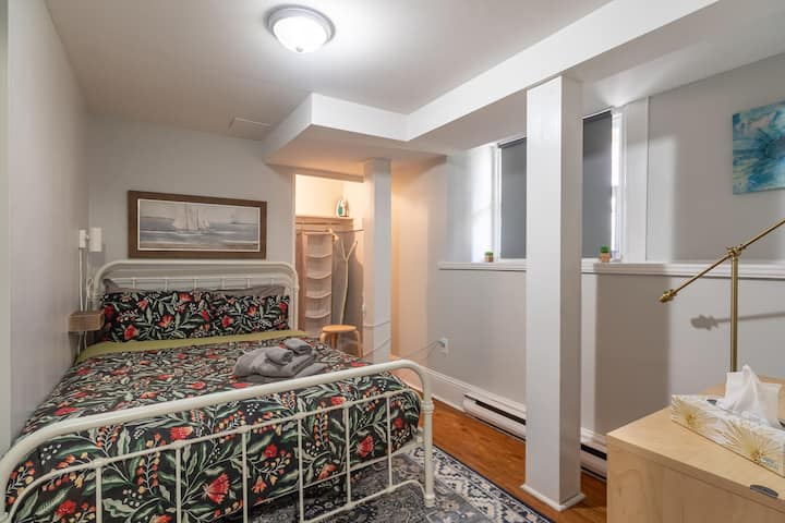 107 Quaint Suite In Historic Area - Halifax