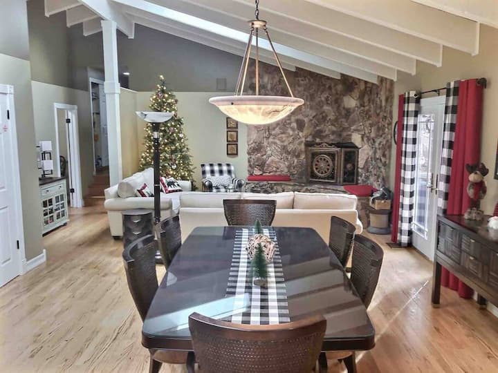 Space & Lux: Trails. Wine. Relax – Spa+ev Ready - Big Bear Lake, CA