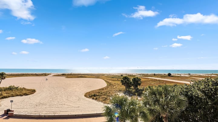 Surf Beach 406 Luxury Corner Unit - St. Pete Beach, FL