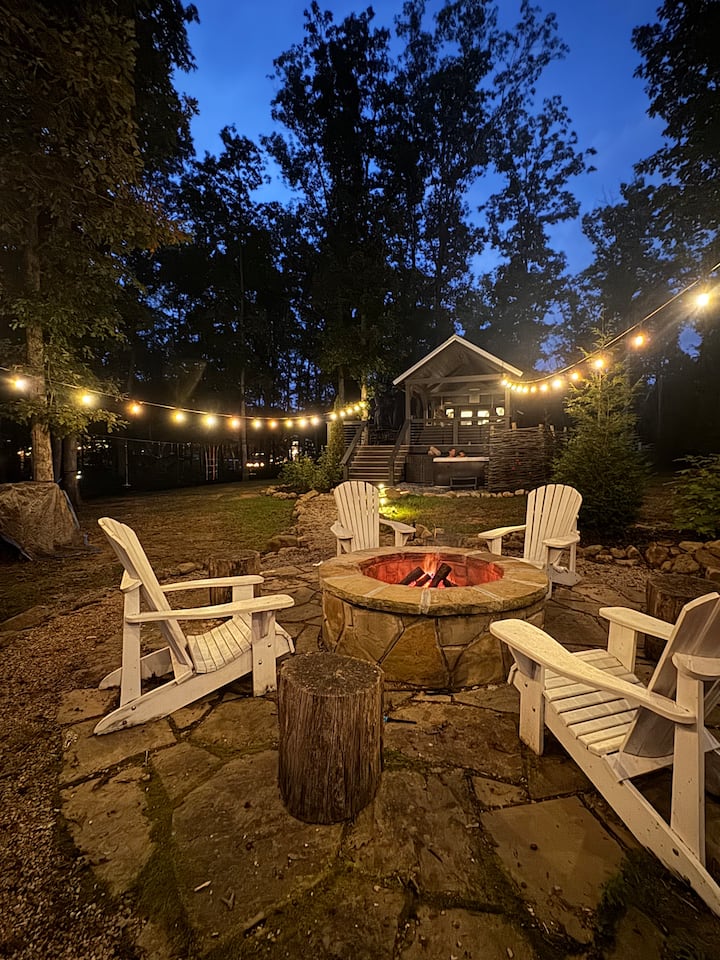 Still Waters Tiny Home: Waterfront/kayaks/hottub - Monteagle, TN