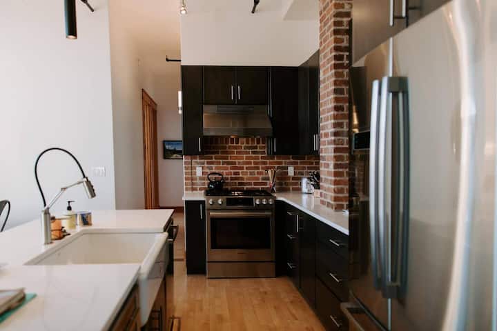 Stylish Main St. Loft With Balconies And Garage - Sheridan, WY