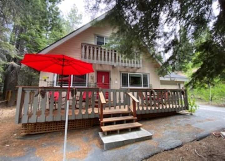Lazy Bear Cabin In Tahoma - Quiet Neighborhood, Backyard With Patio - Tahoma, CA