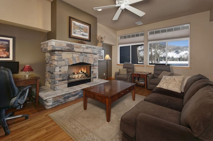 Lakefront Luxury In The Heart Of Ski Country - Silverthorne, CO