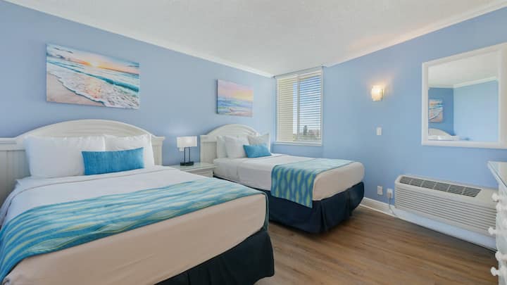 Pelican Pointe 424:walk To Beach~pool~free Parking - Dunedin, FL