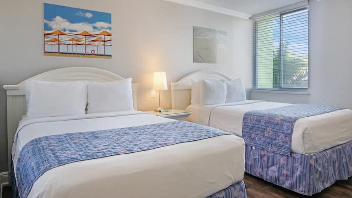 Pelican Pointe 326:walk To Beach~pool~free Parking - Clearwater, FL