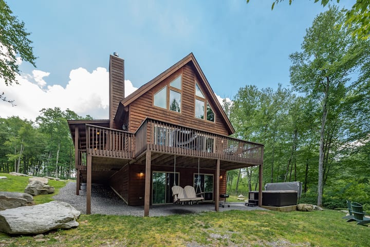 Relax & Explore At This Charming Chalet W/ Hot Tub - Deep Creek Lake, MD