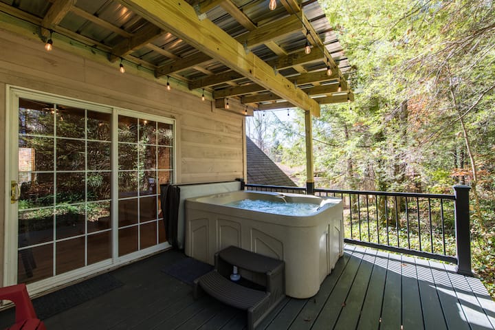 Gatlingburg Arts District Hottub Romantic - Gatlinburg, TN