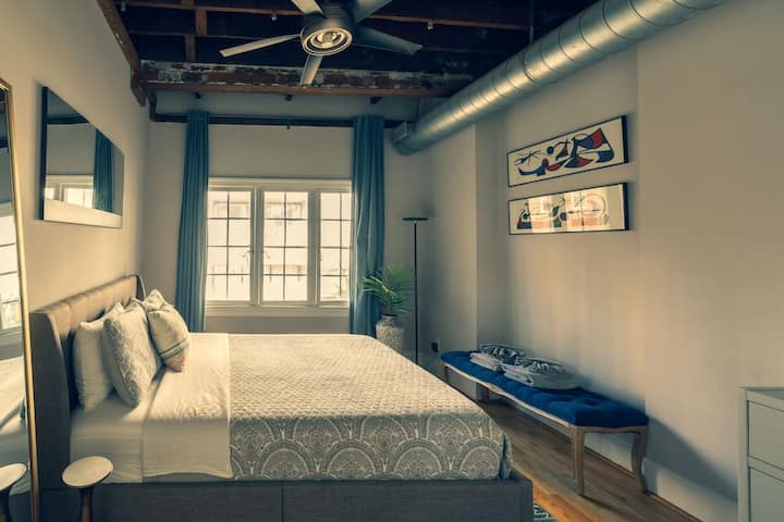 Charming 1bdr | Rittenhouse Sq. Hosted By Stayrafa - Drexel University, Philadelphia
