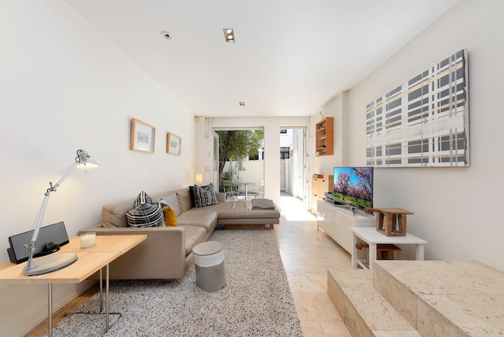 Charming Terrace In Bustling Locale - Randwick