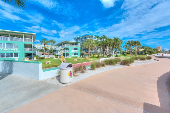 Beachfront Resort Suite With Heated Pool - Tt11 - Treasure Island, FL