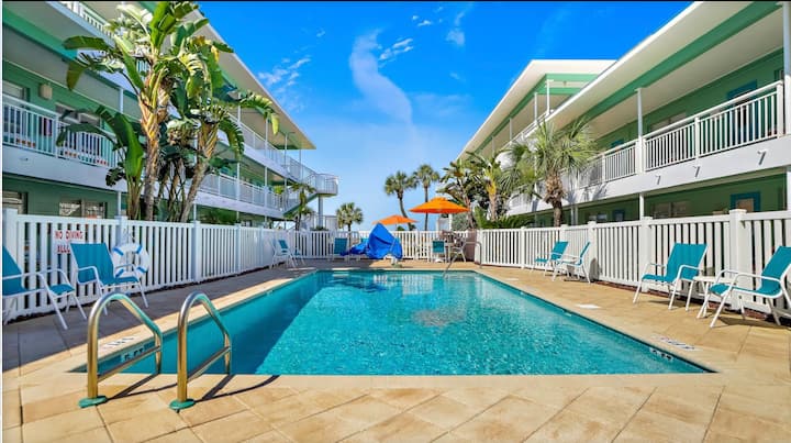 Beachfront Corner Suite • Ocean View • Pool - Tt27 - Treasure Island, FL