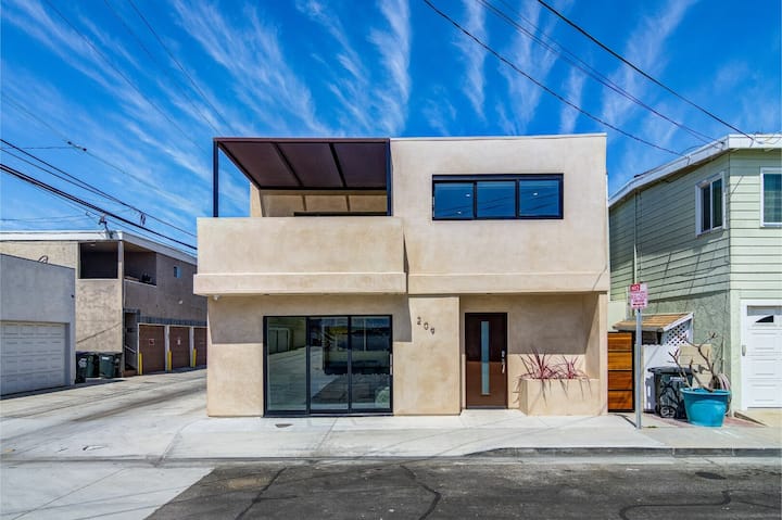 Modern Remodel By The Bay & Beach: 209 9th - Newport Beach, CA