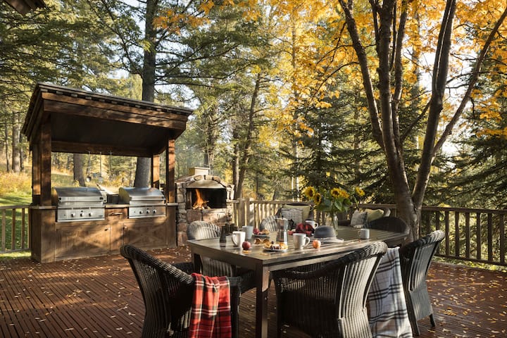 Outpost: Under The Tram - Private Hot Tub - Jackson Hole, Wyoming