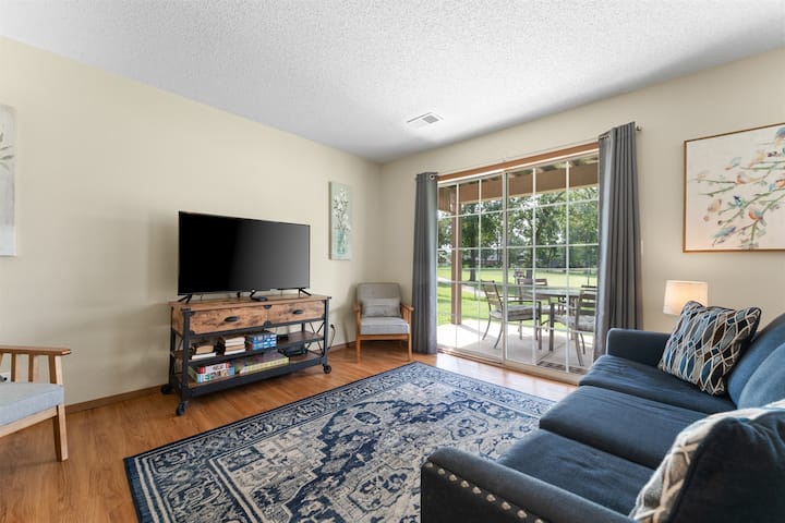 No-stairs Golf-view Condo | Central To Lakes+strip - Omaha, AR