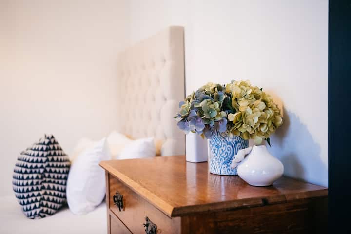 Standard Family Room (1 Queen Bed & 1 Single Bed) - Blackheath