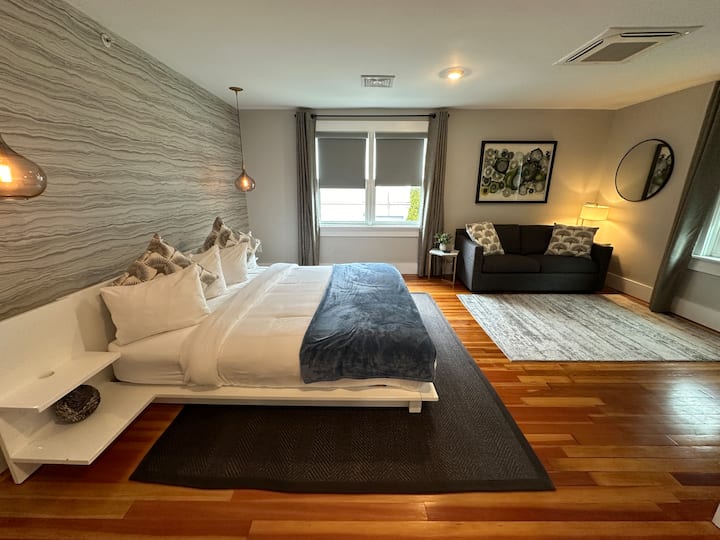 Very Cool 1 Bed/1 Bath In Downtown Pelham St - Jamestown, RI