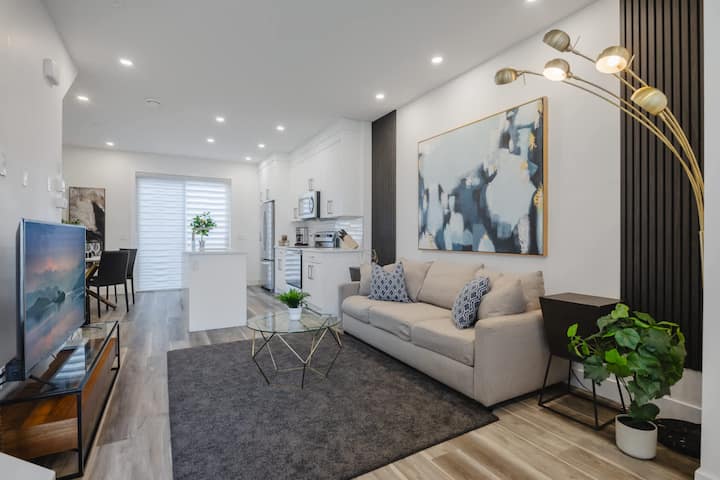 Free Parking, Pet Friendly, 3 Bdr, Prime Location - Wilder Institute/Calgary Zoo